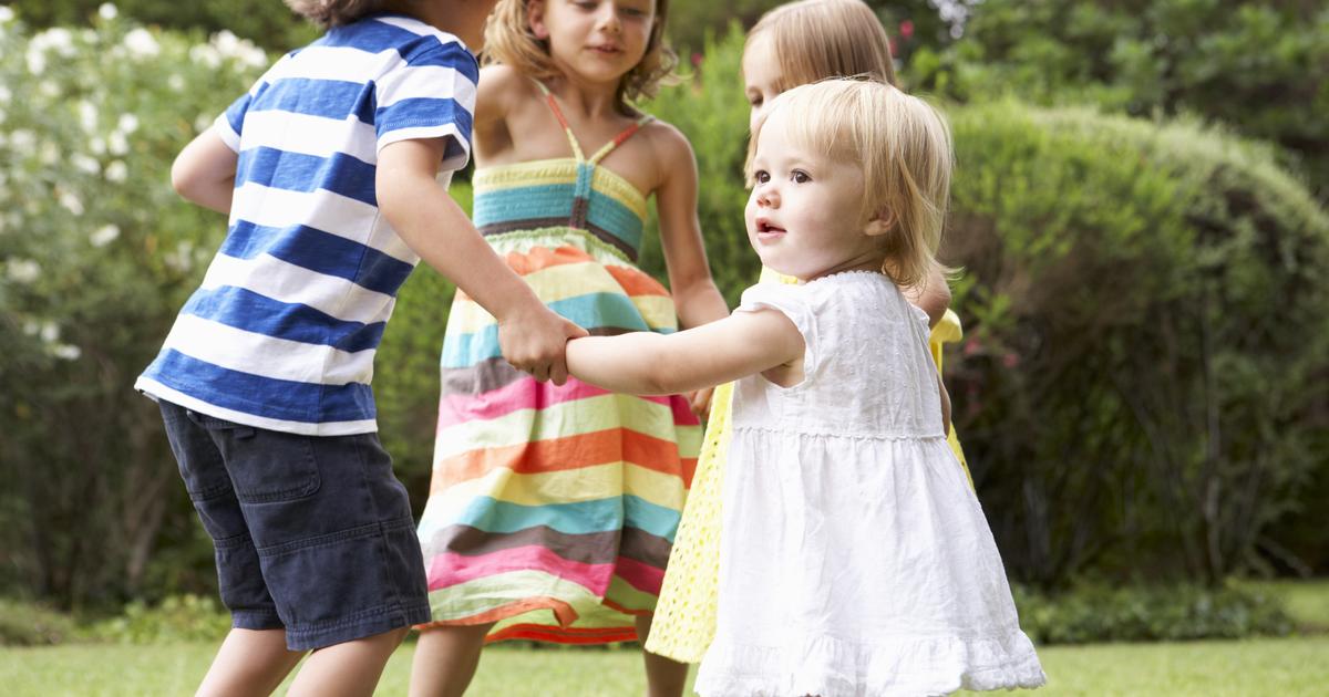 Pjesmica 'Ringe, ringe, raja' ima zanimljivu i jezivu povijest | missMAMA